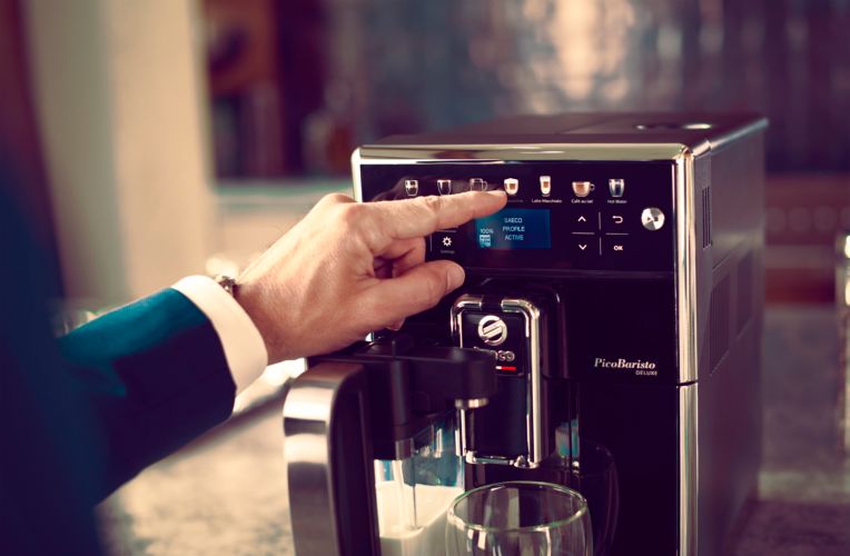 Saeco PicoBaristo Deluxe Automatický kávovar | Philips