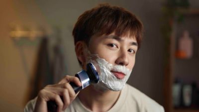 Sensitive Skin: To Dry Shave or Wet Shave? | Philips